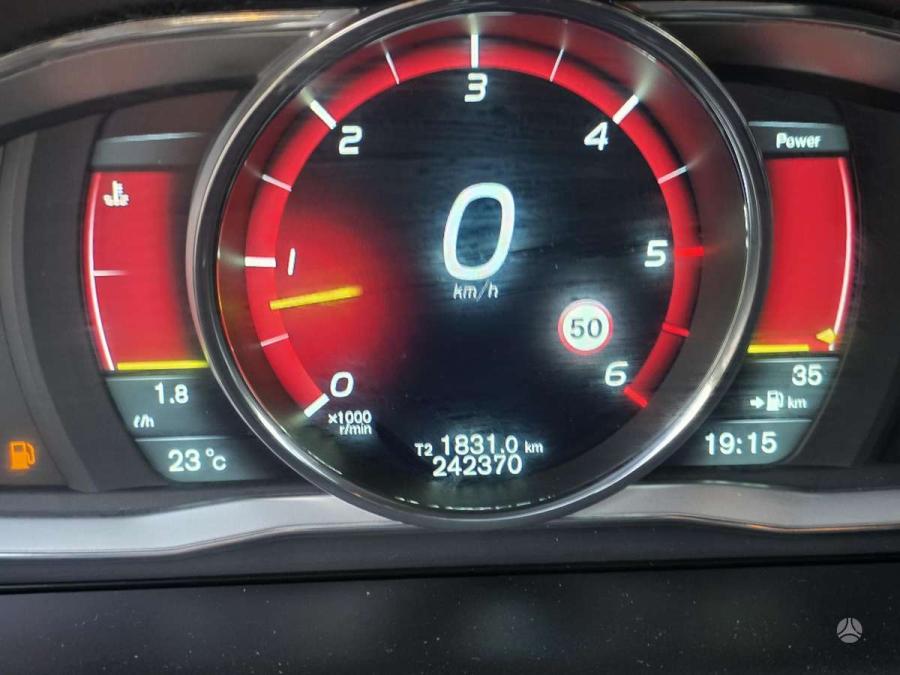 Sarkans Volvo XC60 2014 Viļņa, ar dzinēja tilpumu 2.40 L un nobraukumu 244 tūkst. km par 14350 €, foto 18 vietnē AUTOMOTO.COM.LV