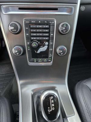 Sarkans Volvo XC60 2014 Viļņa, ar dzinēja tilpumu 2.40 L un nobraukumu 244 tūkst. km par 14350 €, foto 20 vietnē AUTOMOTO.COM.LV