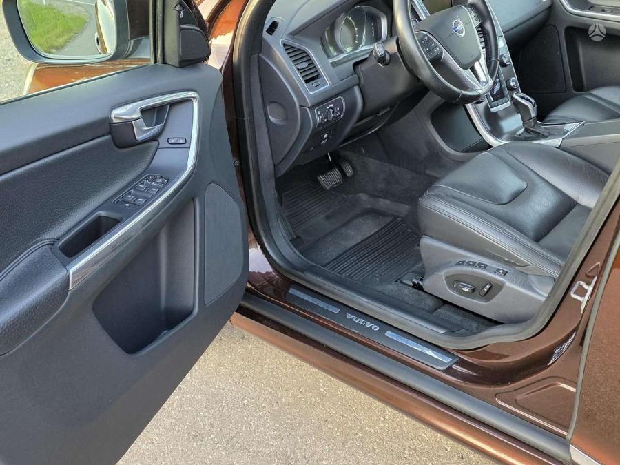 Sarkans Volvo XC60 2014 Viļņa, ar dzinēja tilpumu 2.40 L un nobraukumu 244 tūkst. km par 14350 €, foto 30 vietnē AUTOMOTO.COM.LV