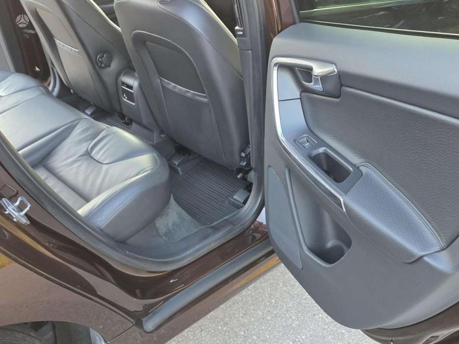 Sarkans Volvo XC60 2014 Viļņa, ar dzinēja tilpumu 2.40 L un nobraukumu 244 tūkst. km par 14350 €, foto 34 vietnē AUTOMOTO.COM.LV