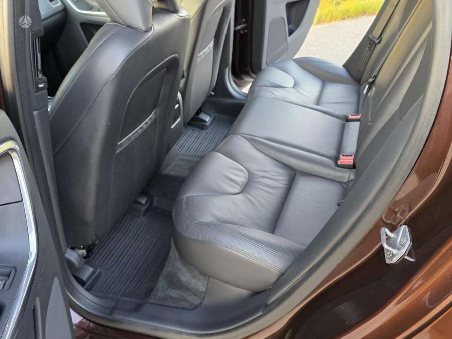 Sarkans Volvo XC60 2014 Viļņa, ar dzinēja tilpumu 2.40 L un nobraukumu 244 tūkst. km par 14350 €, foto 35 vietnē AUTOMOTO.COM.LV