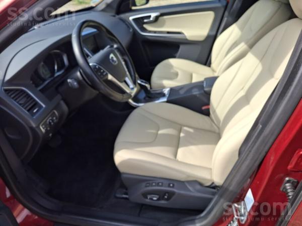 Volvo XC60 2014 Rīga vietnē Sarkans Volvo XC60 2014 Rīga, ar dzinēja tilpumu 2.40 L un nobraukumu 269 tūkst. km par 12995 €, foto 9 vietnē AUTOMOTO.COM.LV
