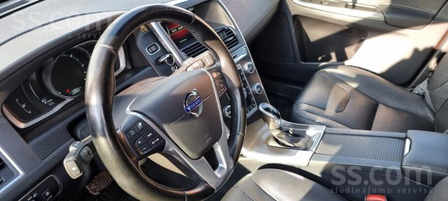 Sarkans Volvo XC60 2015 Daugavpils, ar dzinēja tilpumu 2.40 L un nobraukumu 157 tūkst. km par 22450 €, foto 13 vietnē AUTOMOTO.COM.LV