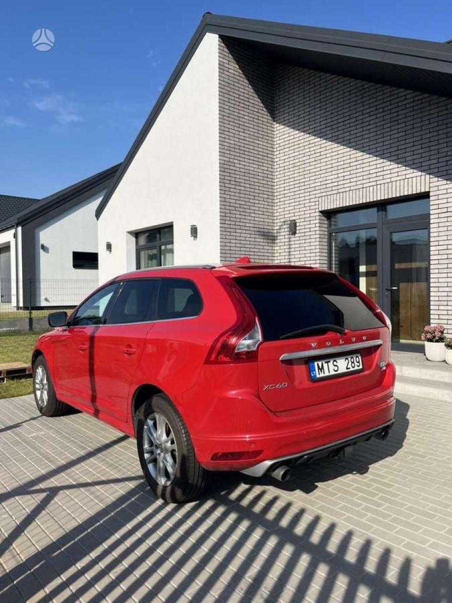Red Volvo XC60 2015 in Vilnius, with an engine capacity of 2.95 L and mileage of 325 thousand km for 10499 €, photo 4 on AUTOMOTO.COM.LV