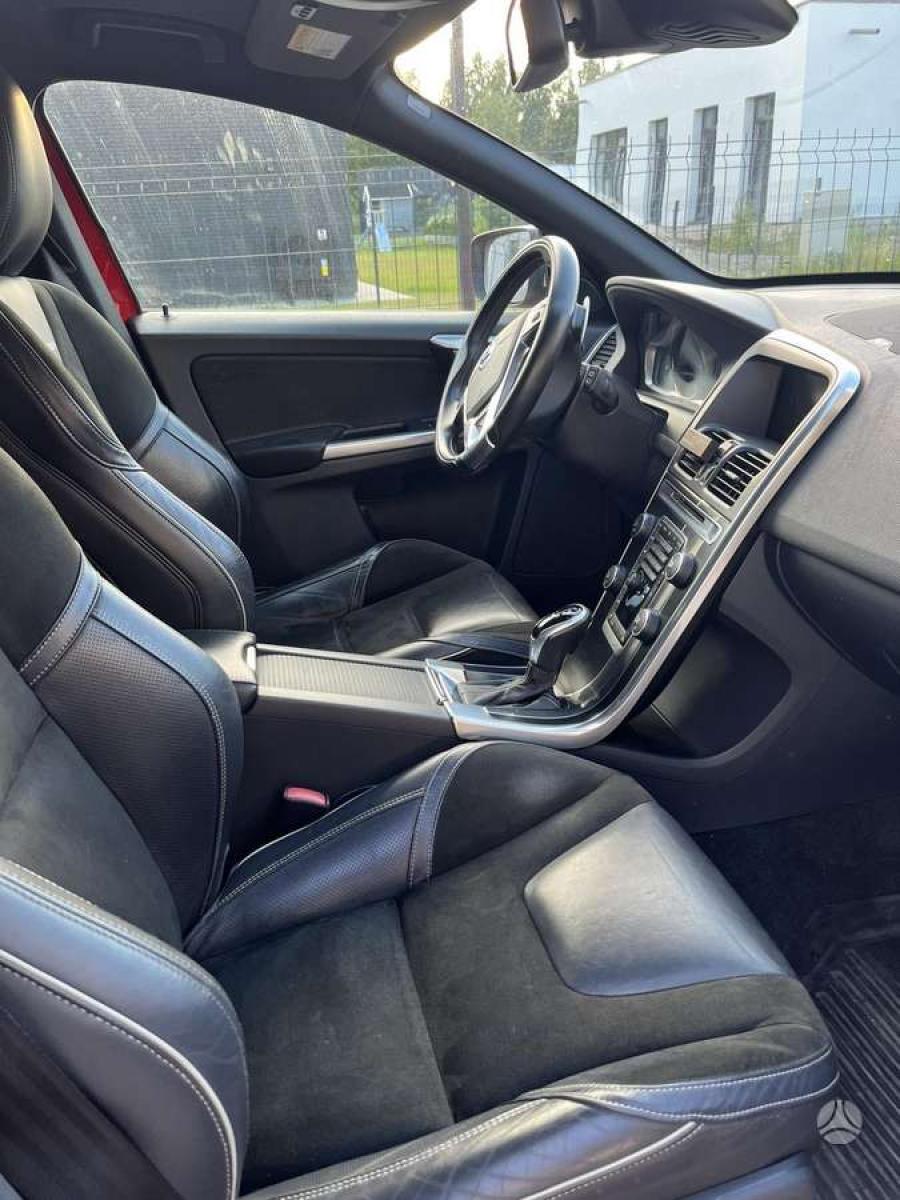 Red Volvo XC60 2015 in Vilnius, with an engine capacity of 2.95 L and mileage of 325 thousand km for 10499 €, photo 7 on AUTOMOTO.COM.LV