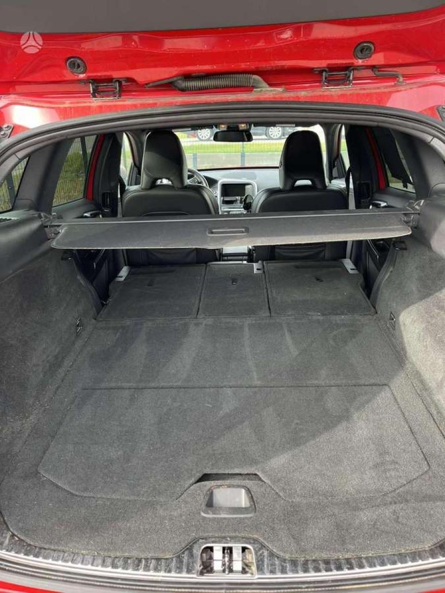Red Volvo XC60 2015 in Vilnius, with an engine capacity of 2.95 L and mileage of 325 thousand km for 10499 €, photo 9 on AUTOMOTO.COM.LV
