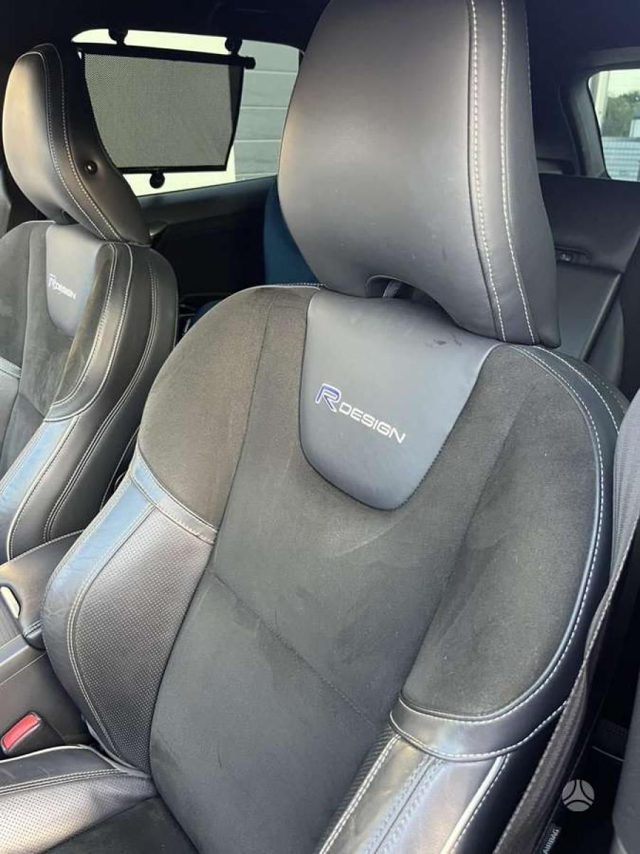 Red Volvo XC60 2015 in Vilnius, with an engine capacity of 2.95 L and mileage of 325 thousand km for 10499 €, photo 12 on AUTOMOTO.COM.LV