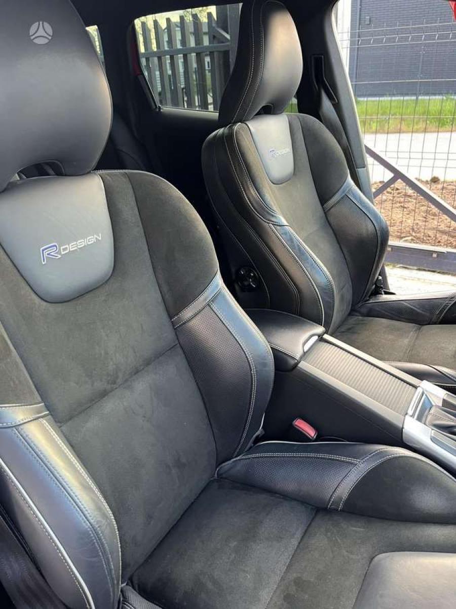 Red Volvo XC60 2015 in Vilnius, with an engine capacity of 2.95 L and mileage of 325 thousand km for 10499 €, photo 13 on AUTOMOTO.COM.LV