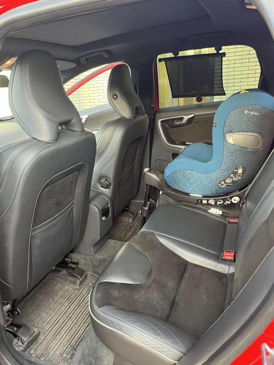 Red Volvo XC60 2015 in Vilnius, with an engine capacity of 2.95 L and mileage of 325 thousand km for 10499 €, photo 14 on AUTOMOTO.COM.LV