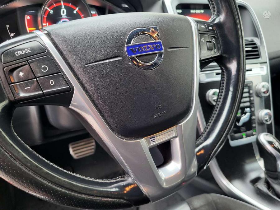 Sarkans Volvo XC60 2015 Šauļi, ar dzinēja tilpumu 2.00 L un nobraukumu 360 tūkst. km par 8550 €, foto 26 vietnē AUTOMOTO.COM.LV