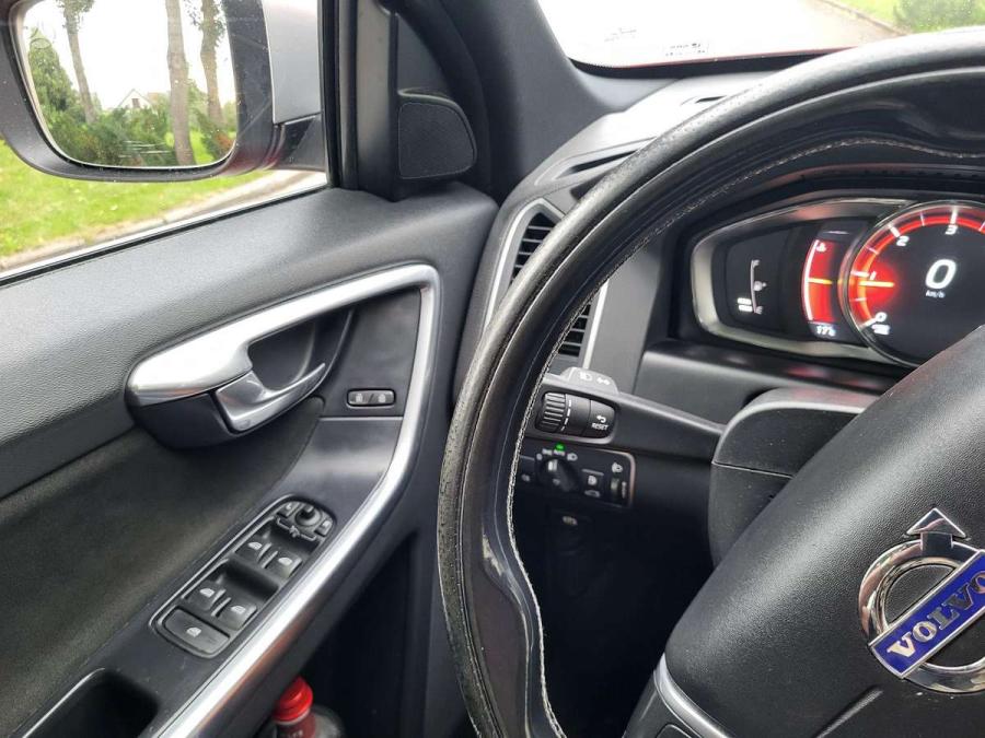 Sarkans Volvo XC60 2015 Šauļi, ar dzinēja tilpumu 2.00 L un nobraukumu 360 tūkst. km par 8550 €, foto 29 vietnē AUTOMOTO.COM.LV