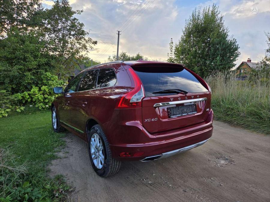 Red Volvo XC60 2015 in Ignalina, with an engine capacity of 2.00 L and mileage of 225 thousand km for 13500 €, photo 4 on AUTOMOTO.COM.LV