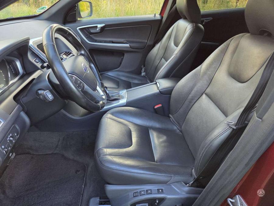 Red Volvo XC60 2015 in Ignalina, with an engine capacity of 2.00 L and mileage of 225 thousand km for 13500 €, photo 11 on AUTOMOTO.COM.LV