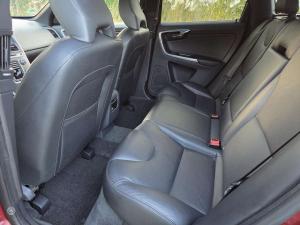 Red Volvo XC60 2015 in Ignalina, with an engine capacity of 2.00 L and mileage of 225 thousand km for 13500 €, photo 12 on AUTOMOTO.COM.LV