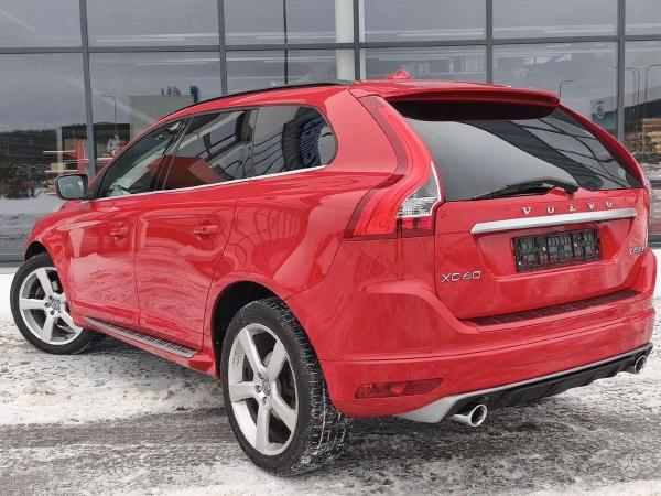 Red Volvo XC60 2016 in Vilnius, with an engine capacity of 2.40 L and mileage of 208 thousand km for 16950 €, photo 8 on AUTOMOTO.COM.LV