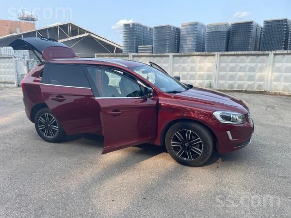 Red Volvo XC60 2017 in Riga, with an engine capacity of 2.40 L and mileage of 114 thousand km for 18100 €, photo 4 on AUTOMOTO.COM.LV