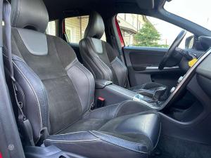 Red Volvo XC60 2017 in Vilnius, with an engine capacity of 2.40 L and mileage of 298 thousand km for 13100 €, photo 25 on AUTOMOTO.COM.LV