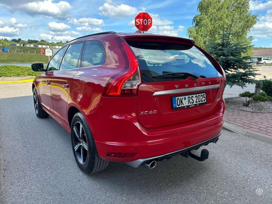 Red Volvo XC60 2017 in Vilnius, with an engine capacity of 2.40 L and mileage of 298 thousand km for 12699 €, photo 5 on AUTOMOTO.COM.LV