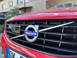 Red Volvo XC60 2017 in Vilnius, with an engine capacity of 2.40 L and mileage of 298 thousand km for 12699 €, photo 17 on AUTOMOTO.COM.LV