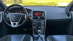 Red Volvo XC60 2017 in Vilnius, with an engine capacity of 2.40 L and mileage of 298 thousand km for 12699 €, photo 18 on AUTOMOTO.COM.LV