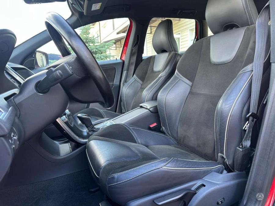 Red Volvo XC60 2017 in Vilnius, with an engine capacity of 2.40 L and mileage of 298 thousand km for 12699 €, photo 24 on AUTOMOTO.COM.LV