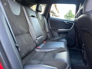 Red Volvo XC60 2017 in Vilnius, with an engine capacity of 2.40 L and mileage of 298 thousand km for 12699 €, photo 26 on AUTOMOTO.COM.LV