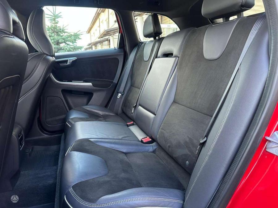 Red Volvo XC60 2017 in Vilnius, with an engine capacity of 2.40 L and mileage of 298 thousand km for 12699 €, photo 27 on AUTOMOTO.COM.LV