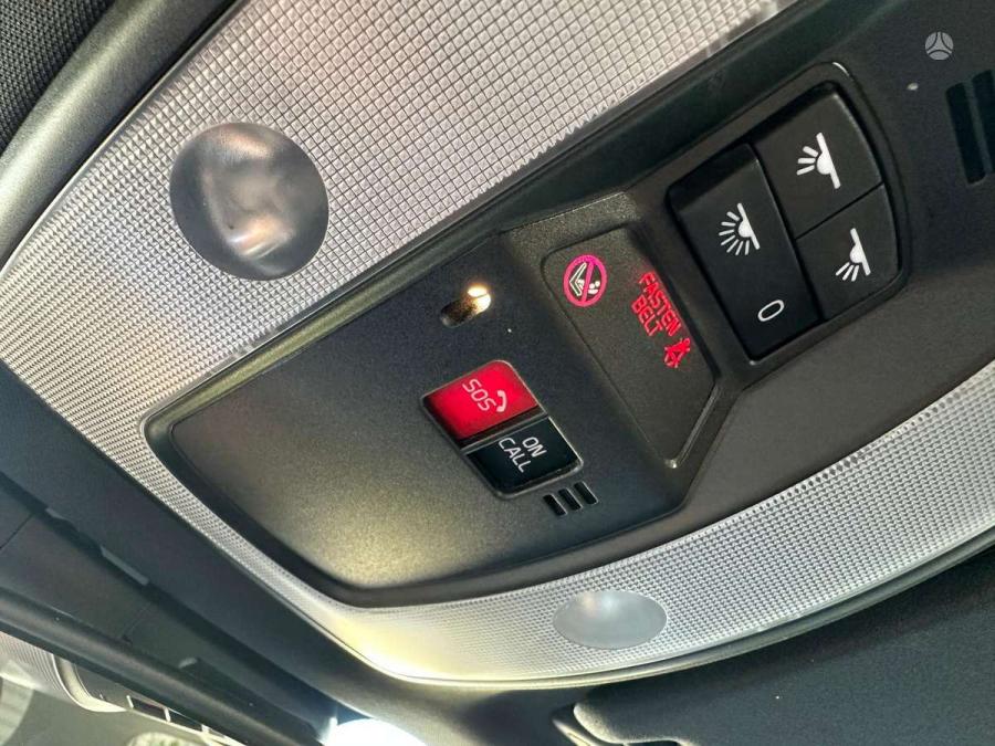 Red Volvo XC60 2017 in Vilnius, with an engine capacity of 2.40 L and mileage of 298 thousand km for 12699 €, photo 31 on AUTOMOTO.COM.LV