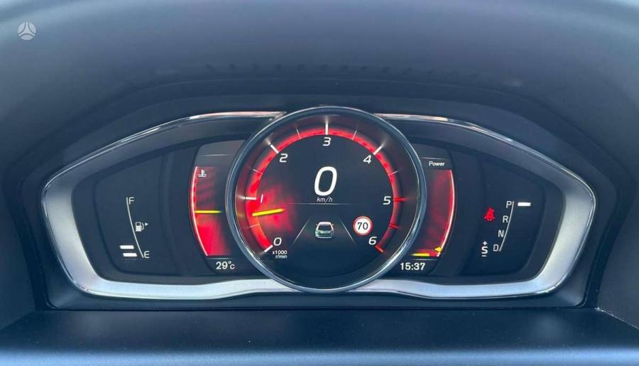 Red Volvo XC60 2017 in Vilnius, with an engine capacity of 2.40 L and mileage of 298 thousand km for 12699 €, photo 34 on AUTOMOTO.COM.LV