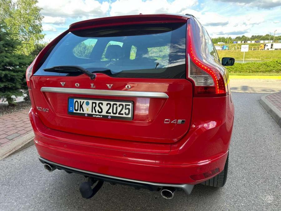 Red Volvo XC60 2017 in Vilnius, with an engine capacity of 2.40 L and mileage of 298 thousand km for 13350 €, photo 10 on AUTOMOTO.COM.LV