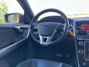 Red Volvo XC60 2017 in Vilnius, with an engine capacity of 2.40 L and mileage of 298 thousand km for 13350 €, photo 19 on AUTOMOTO.COM.LV