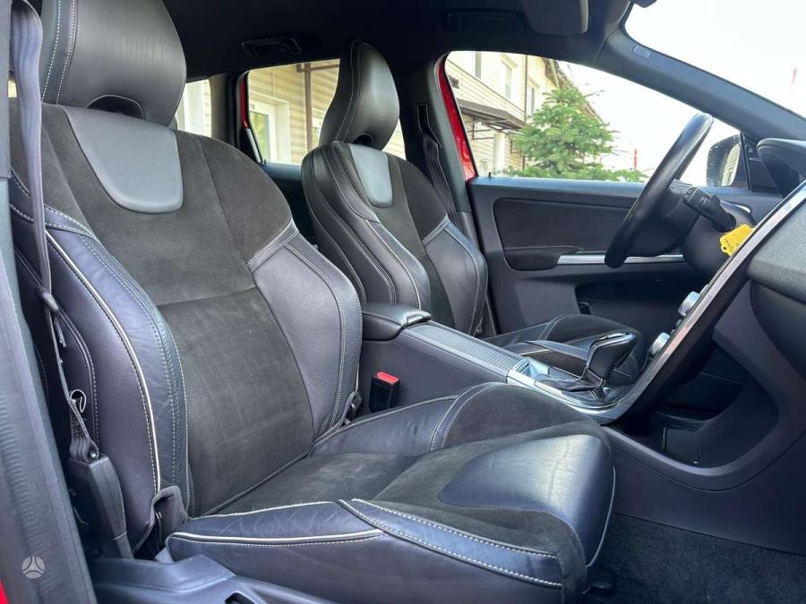 Red Volvo XC60 2017 in Vilnius, with an engine capacity of 2.40 L and mileage of 298 thousand km for 13350 €, photo 25 on AUTOMOTO.COM.LV