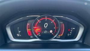Red Volvo XC60 2017 in Vilnius, with an engine capacity of 2.40 L and mileage of 298 thousand km for 13350 €, photo 35 on AUTOMOTO.COM.LV