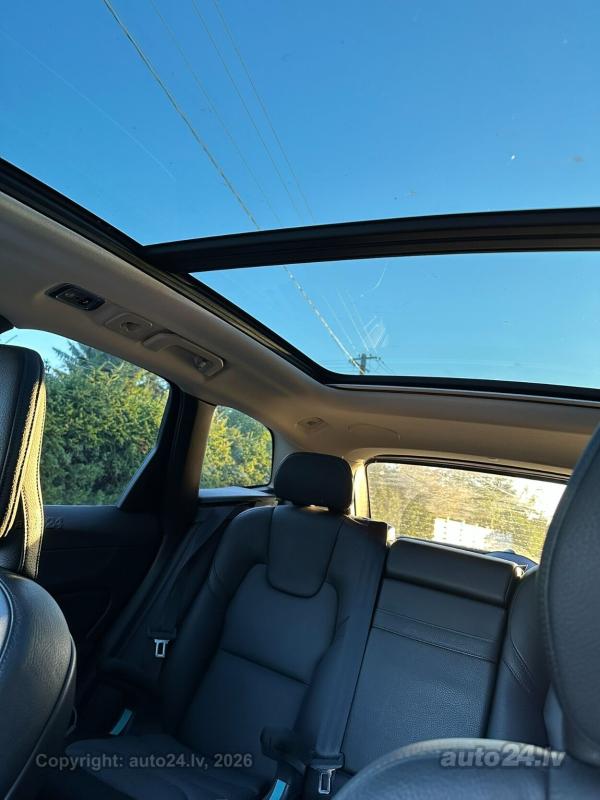 Red Volvo XC60 2018 in Tallinn, with an engine capacity of 2.00 L and mileage of 119 thousand km for 24990 €, photo 8 on AUTOMOTO.COM.LV