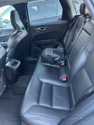 Red Volvo XC60 2018 in Tallinn, with an engine capacity of 2.00 L and mileage of 119 thousand km for 24990 €, photo 11 on AUTOMOTO.COM.LV