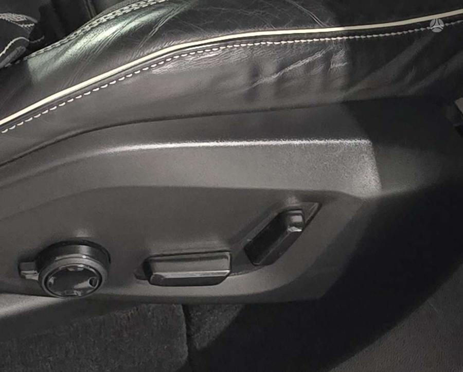 Sarkans Volvo XC60 2019 Šauļi, ar dzinēja tilpumu 1.97 L un nobraukumu 107 tūkst. km par 25900 €, foto 16 vietnē AUTOMOTO.COM.LV