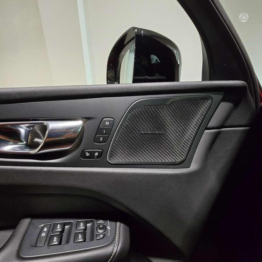 Sarkans Volvo XC60 2019 Šauļi, ar dzinēja tilpumu 1.97 L un nobraukumu 107 tūkst. km par 25900 €, foto 17 vietnē AUTOMOTO.COM.LV