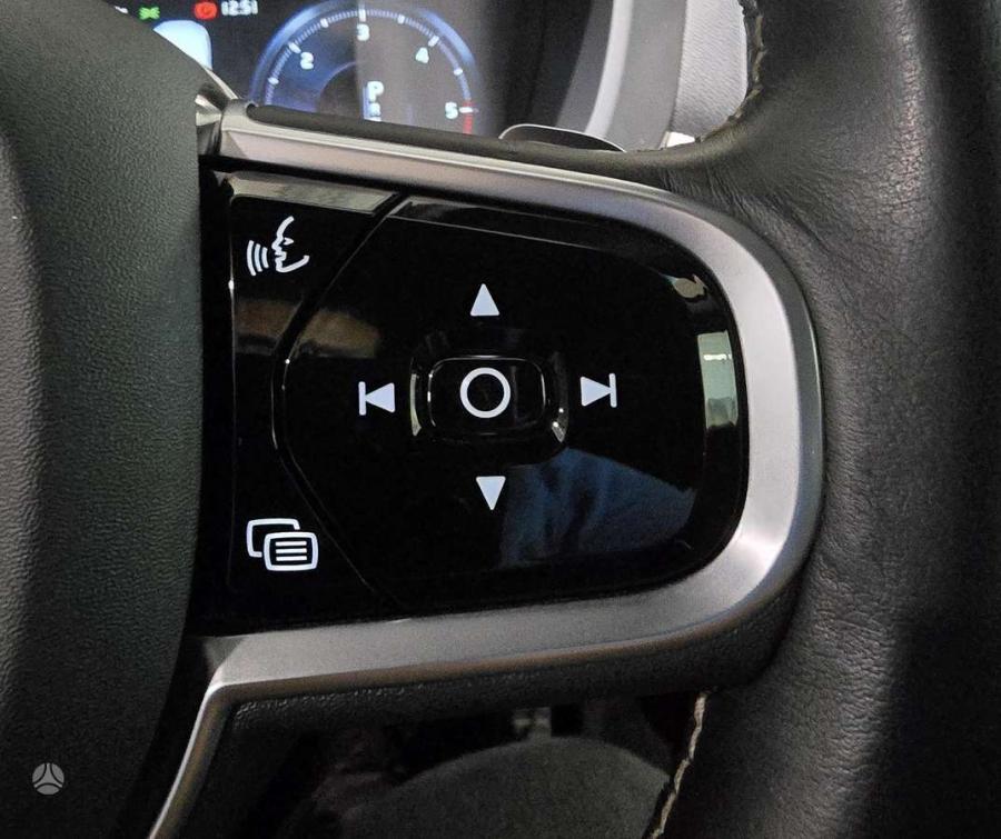 Sarkans Volvo XC60 2019 Šauļi, ar dzinēja tilpumu 1.97 L un nobraukumu 107 tūkst. km par 25900 €, foto 19 vietnē AUTOMOTO.COM.LV