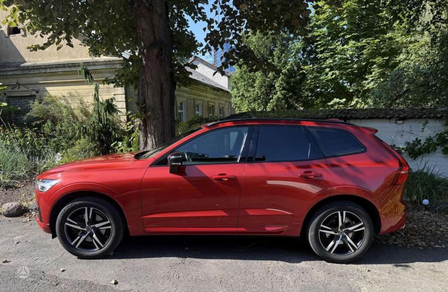 Red Volvo XC60 2020 in Vilnius, with an engine capacity of 1.97 L and mileage of 94 thousand km for 28500 €, photo 4 on AUTOMOTO.COM.LV