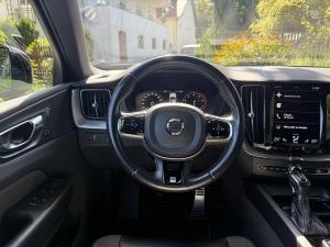 Red Volvo XC60 2020 in Vilnius, with an engine capacity of 1.97 L and mileage of 94 thousand km for 28500 €, photo 6 on AUTOMOTO.COM.LV