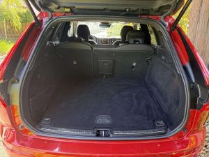 Red Volvo XC60 2020 in Vilnius, with an engine capacity of 1.97 L and mileage of 94 thousand km for 28500 €, photo 9 on AUTOMOTO.COM.LV