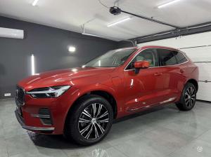 Sarkans Volvo XC60 2021 Utena, ar dzinēja tilpumu 1.97 L un nobraukumu 123 tūkst. km par 28850 €, foto  vietnē AUTOMOTO.COM.LV