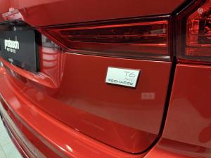 Red Volvo XC60 2021 in Utena, with an engine capacity of 1.97 L and mileage of 123 thousand km for 28850 €, photo 8 on AUTOMOTO.COM.LV