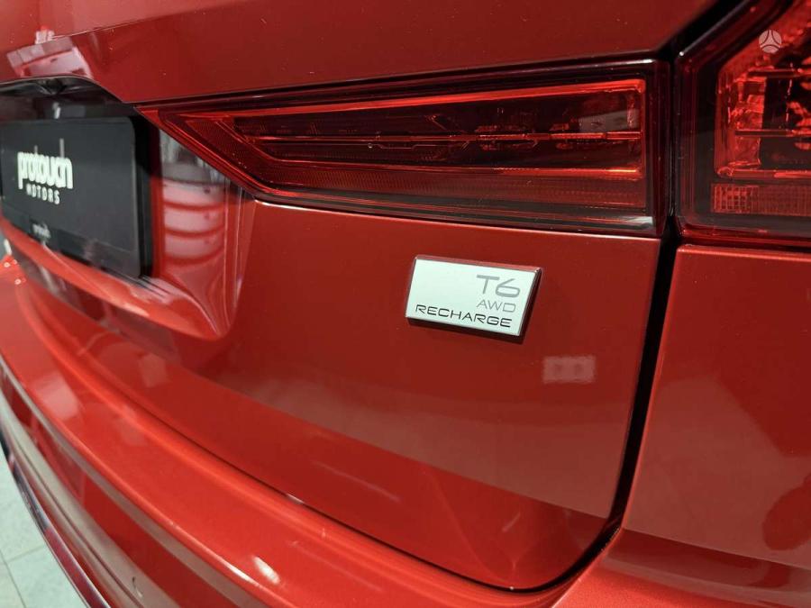 Red Volvo XC60 2021 in Utena, with an engine capacity of 1.97 L and mileage of 123 thousand km for 28850 €, photo 8 on AUTOMOTO.COM.LV