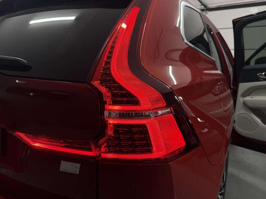 Red Volvo XC60 2021 in Utena, with an engine capacity of 1.97 L and mileage of 123 thousand km for 28850 €, photo 10 on AUTOMOTO.COM.LV