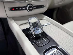 Red Volvo XC60 2021 in Utena, with an engine capacity of 1.97 L and mileage of 123 thousand km for 28850 €, photo 23 on AUTOMOTO.COM.LV
