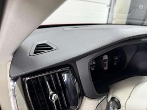 Red Volvo XC60 2021 in Utena, with an engine capacity of 1.97 L and mileage of 123 thousand km for 28850 €, photo 25 on AUTOMOTO.COM.LV
