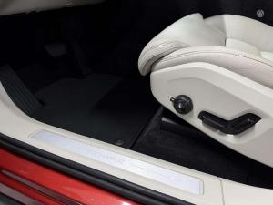 Red Volvo XC60 2021 in Utena, with an engine capacity of 1.97 L and mileage of 123 thousand km for 28850 €, photo 29 on AUTOMOTO.COM.LV