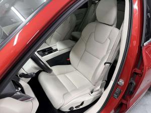 Red Volvo XC60 2021 in Utena, with an engine capacity of 1.97 L and mileage of 123 thousand km for 28850 €, photo 30 on AUTOMOTO.COM.LV
