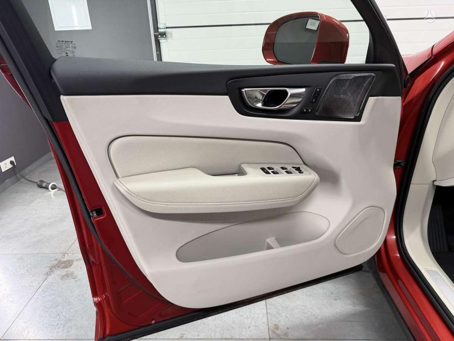 Red Volvo XC60 2021 in Utena, with an engine capacity of 1.97 L and mileage of 123 thousand km for 28850 €, photo 32 on AUTOMOTO.COM.LV